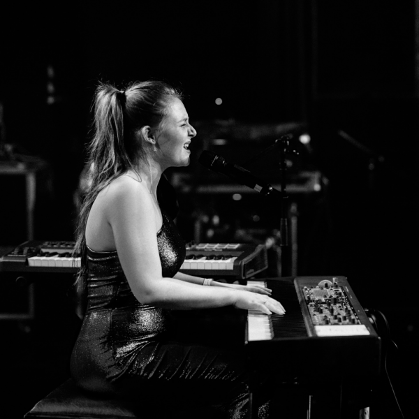 Ivory Stone – Singer | Songwriter | Producer